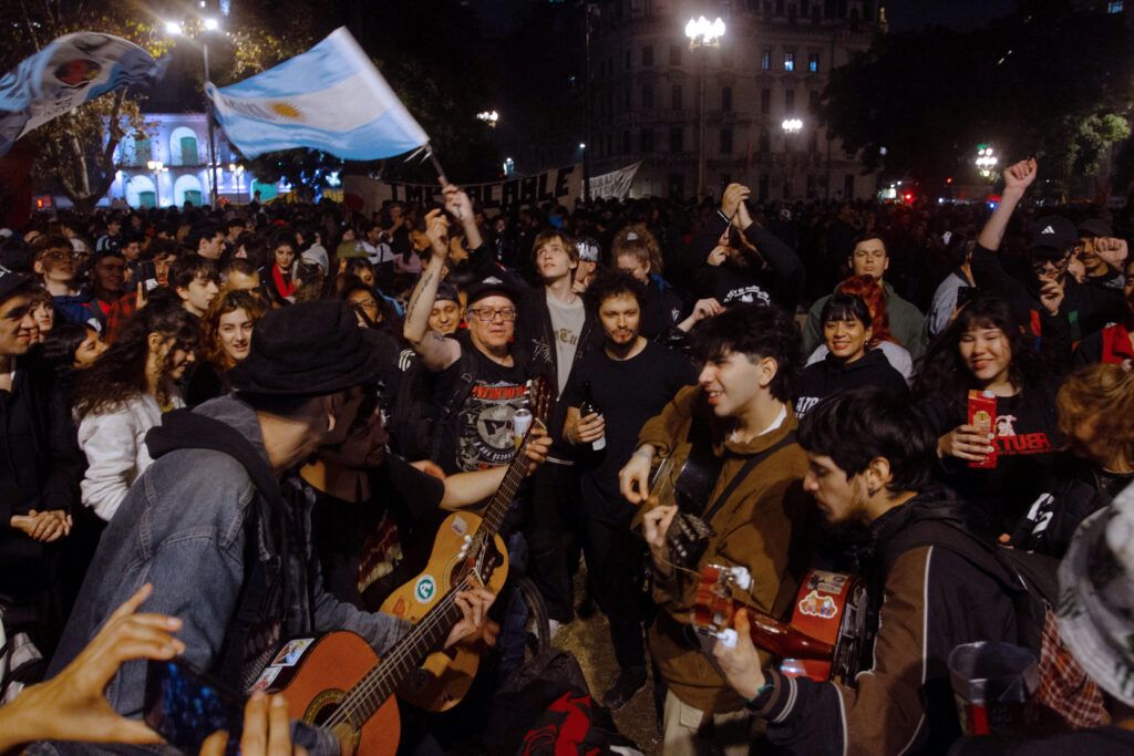 El país llora al Indio Solari: sábado de banderazo masivo en el ...